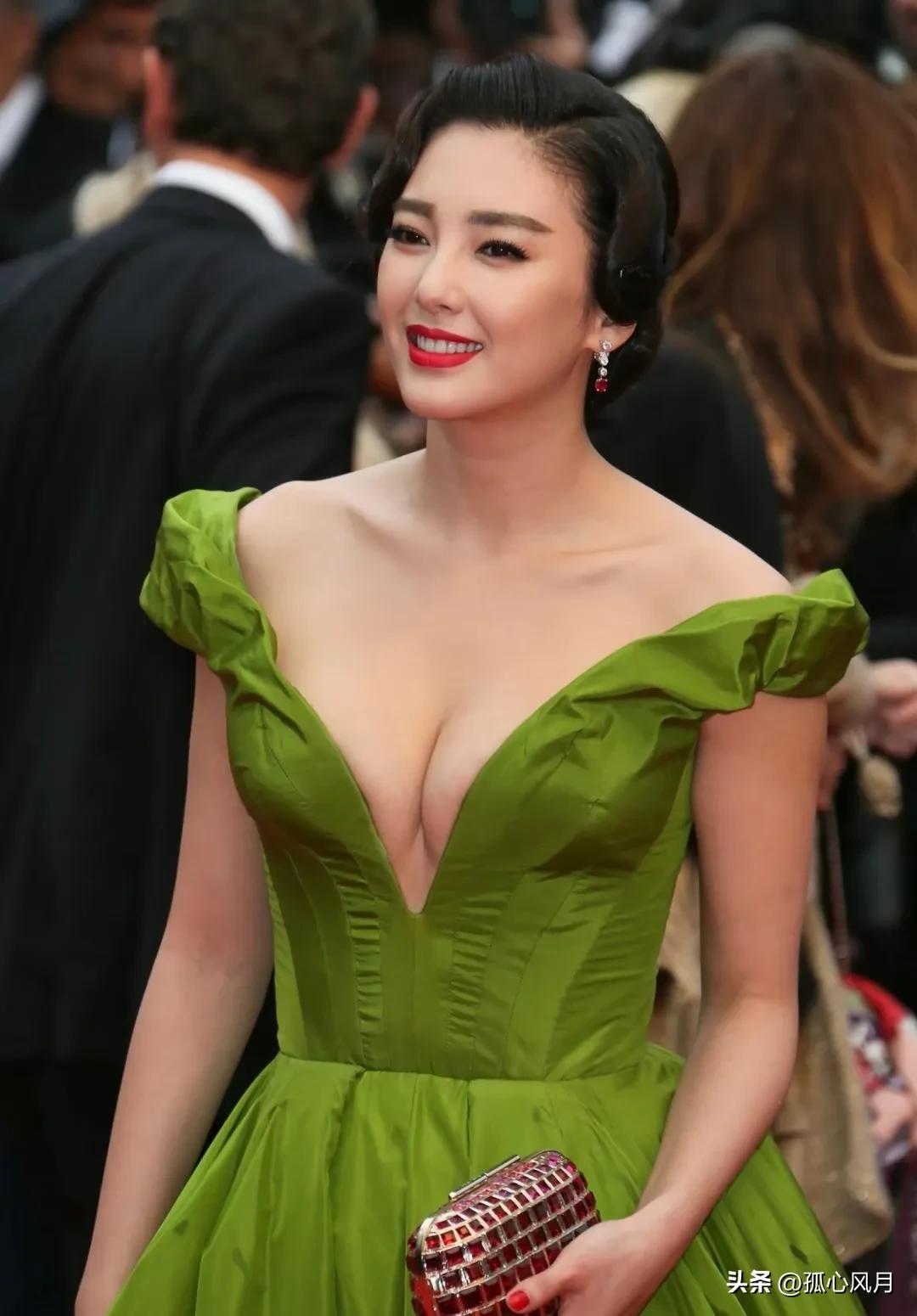 "Sexy Queen" Zhang Yuqi's stunning red carpet look - iNEWS