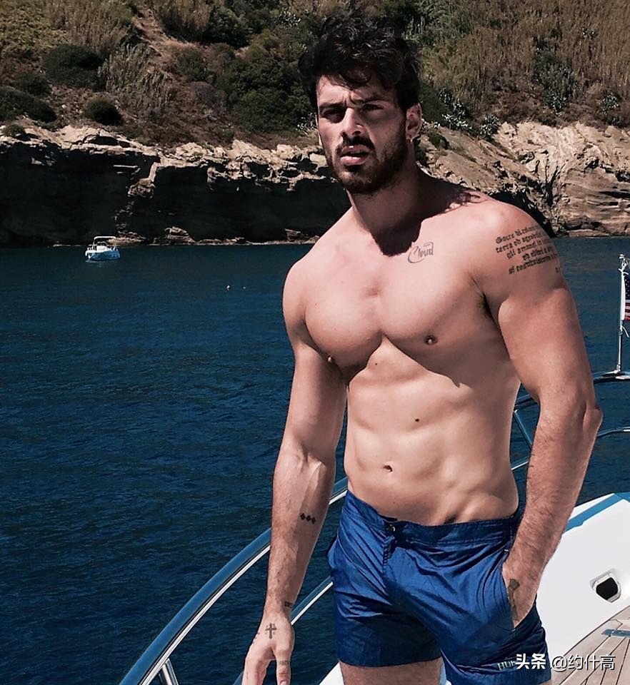 Two big men, sexy +1, looking forward to the second part of "365 Days ...