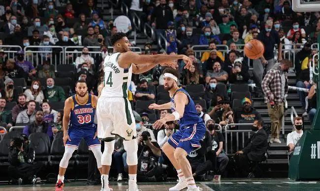 Thompson went berserk with 38 points; Poole scored 30 points; Curry ...