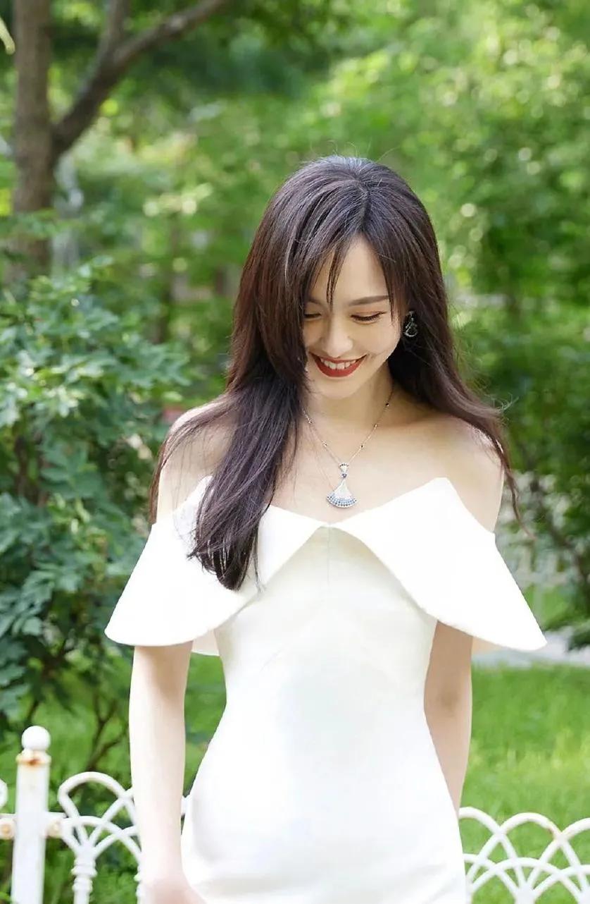 Beautiful Wallpapers - Issue 1621 - Tang Yan - iNEWS