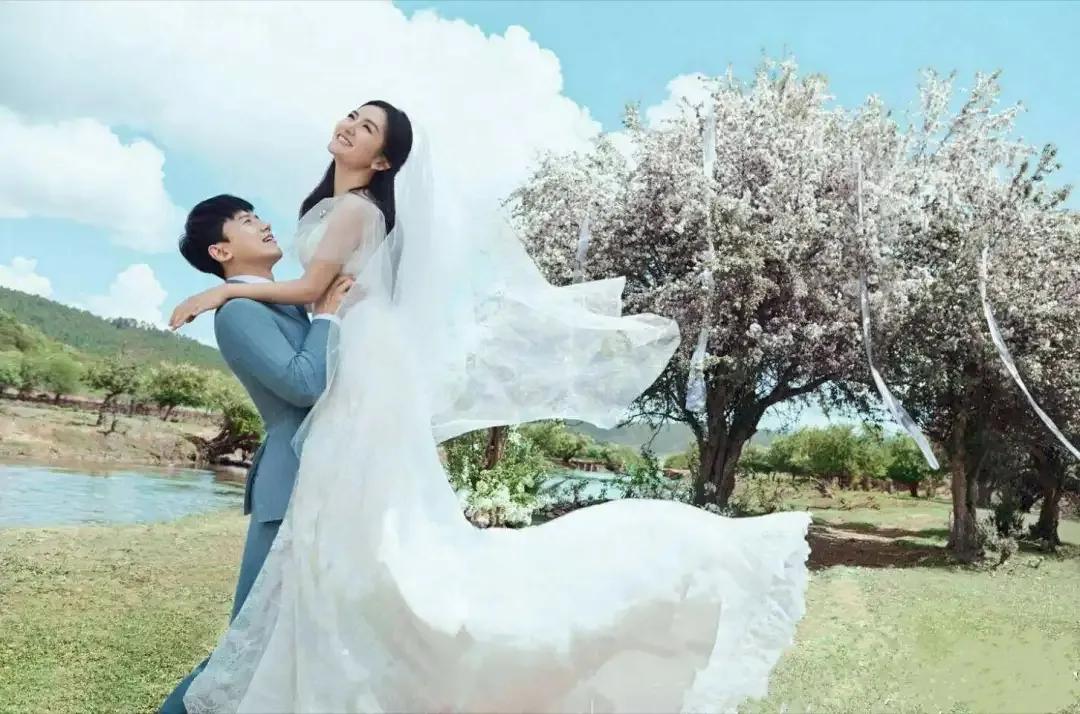 The love between a popular hostess and a top male singer - iNEWS