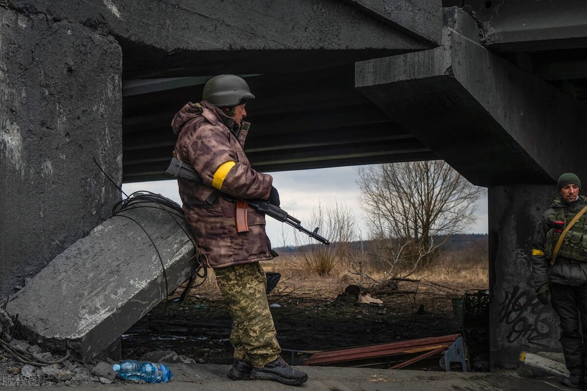 The Azov Steel Plant has become a turtle in a urn. Why did Putin order ...