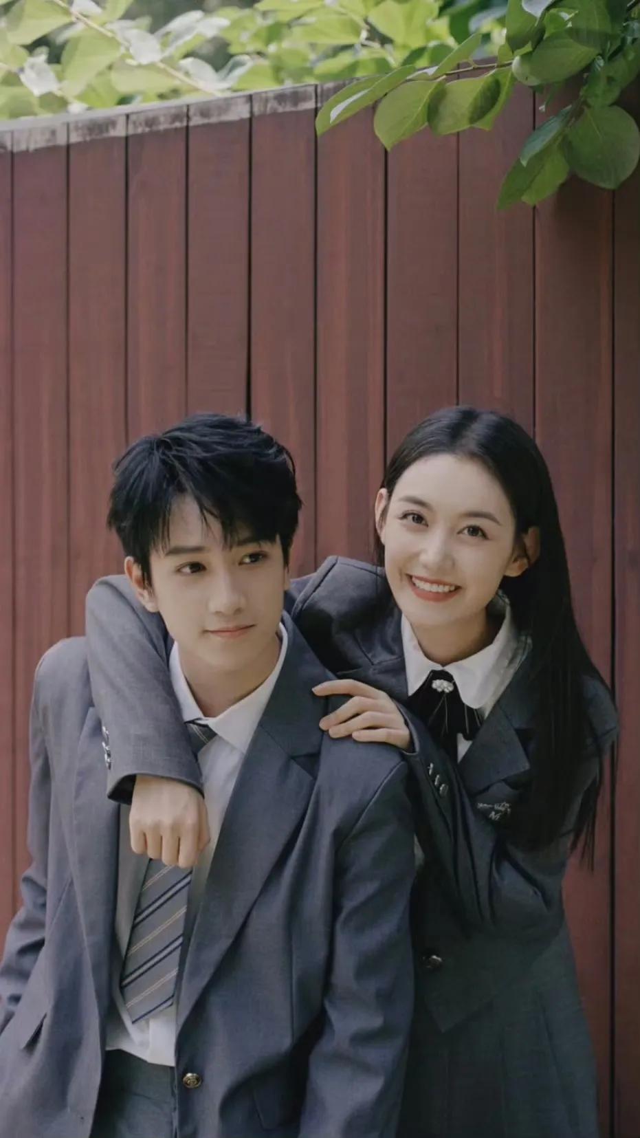 Jiang Yiyi and Ao Ziyi's school uniform photo shoot is out! - iMedia