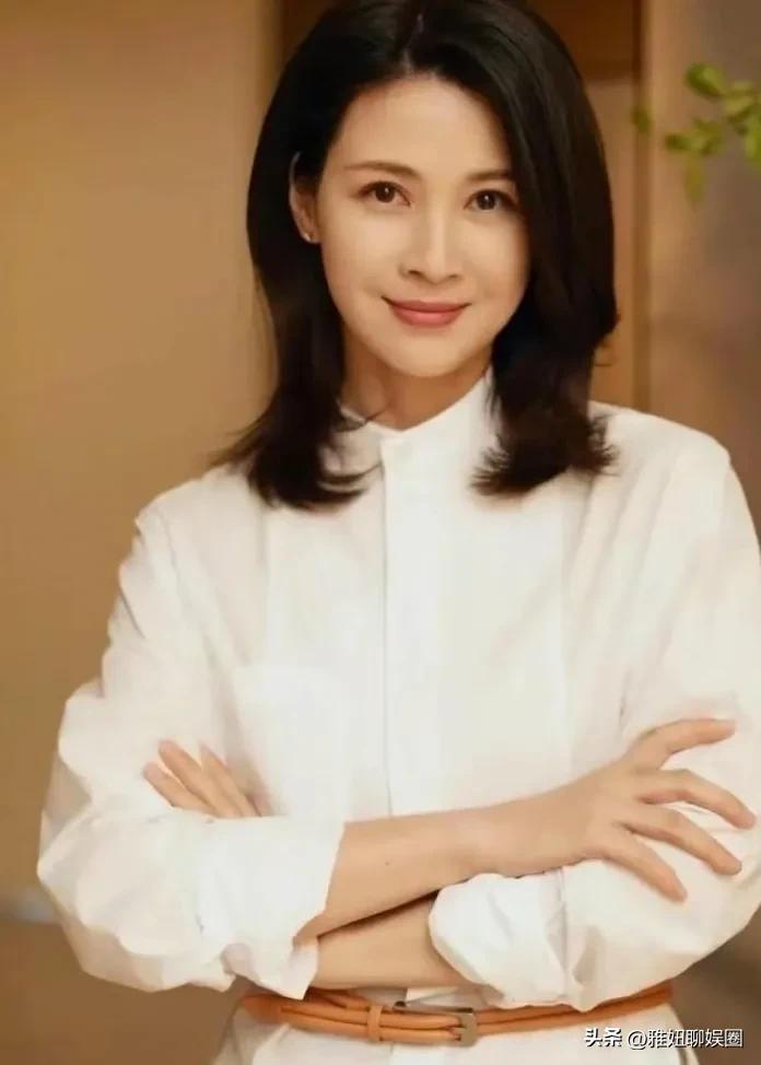 Intellectual temperament actress Dong Lei - iNEWS
