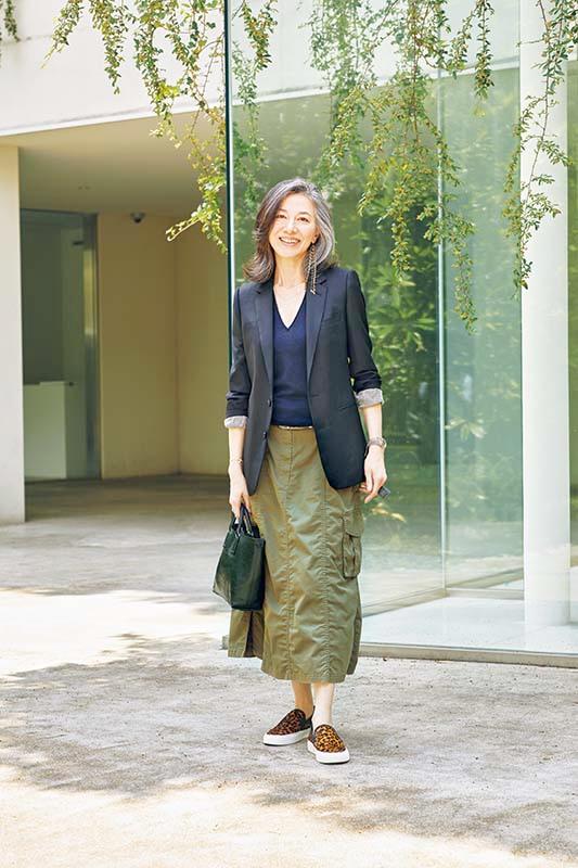 A 61-year-old model who loves to wear black and live a high-quality ...