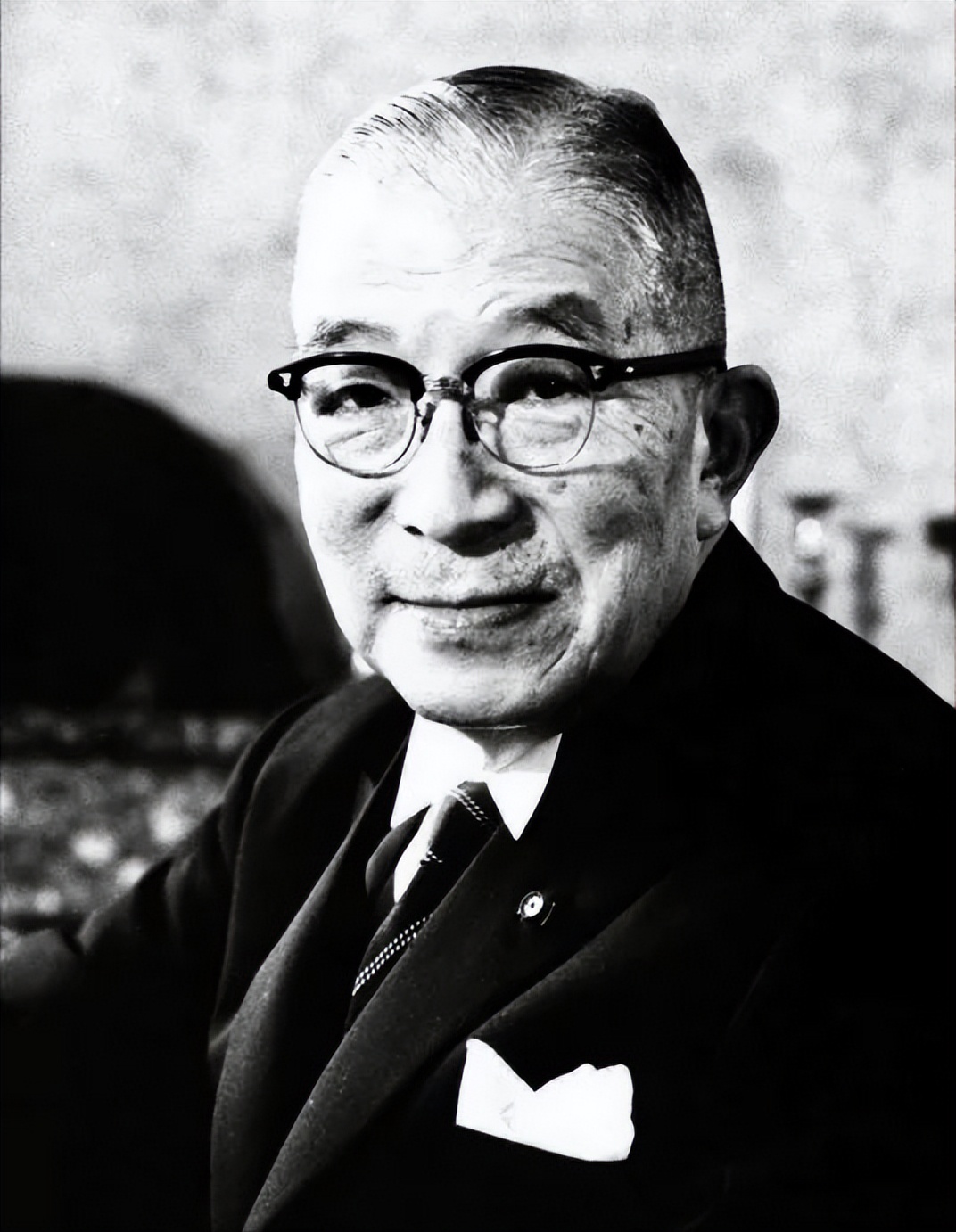 Former Japanese Prime Minister Yukio Hatoyama: Kneel in public to ...