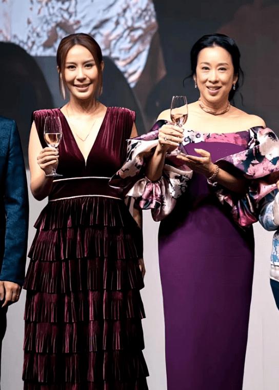 Zhu Lingling's off-the-shoulder outfit was defeated by Zhao Yazhi, and ...