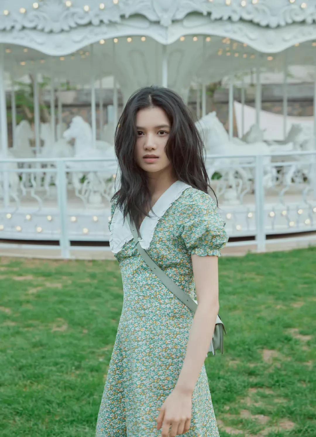 Zhang Jingyi's recent outfits - iNEWS