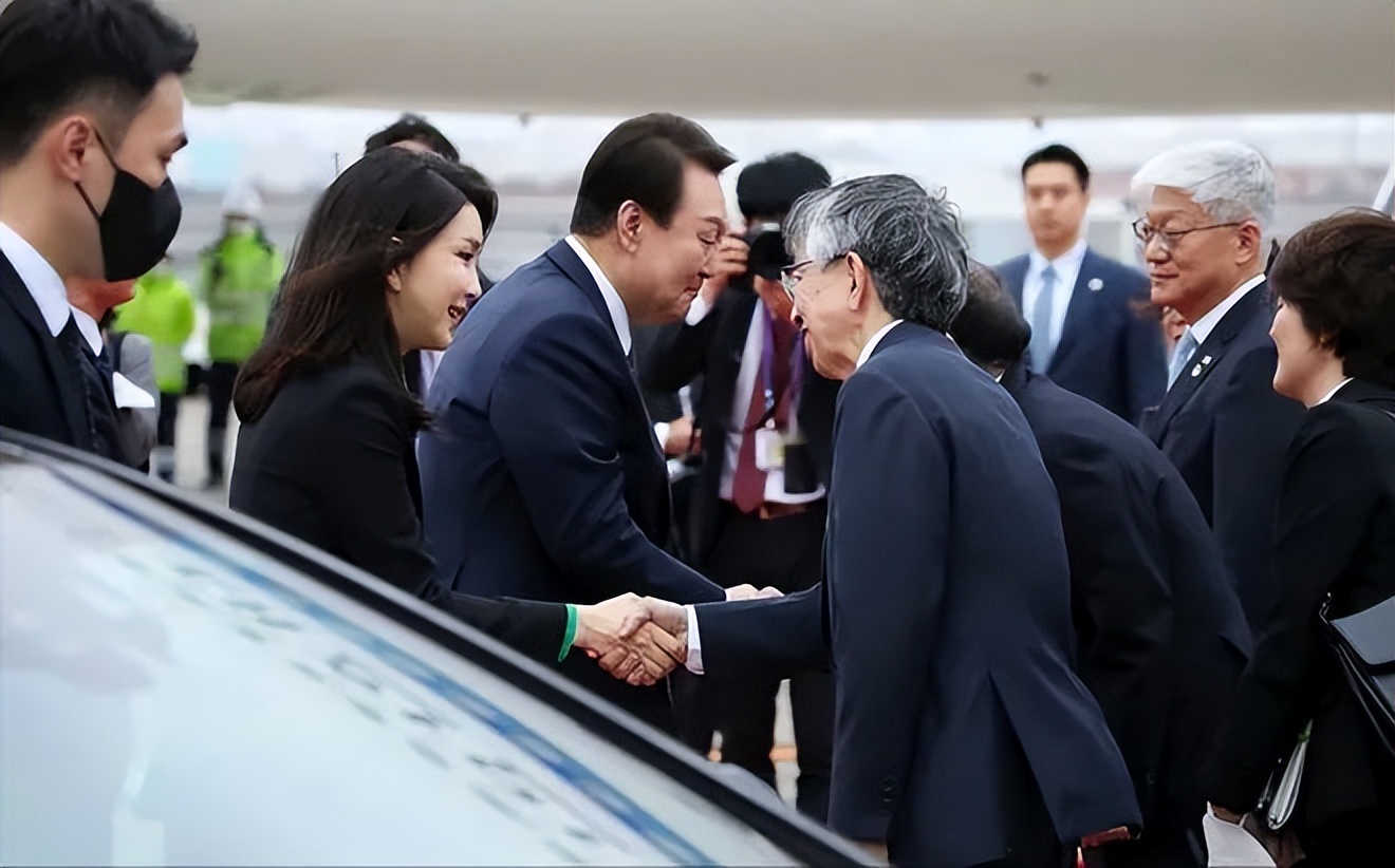 The first lady of South Korea ended her visit to Japan and turned her ...