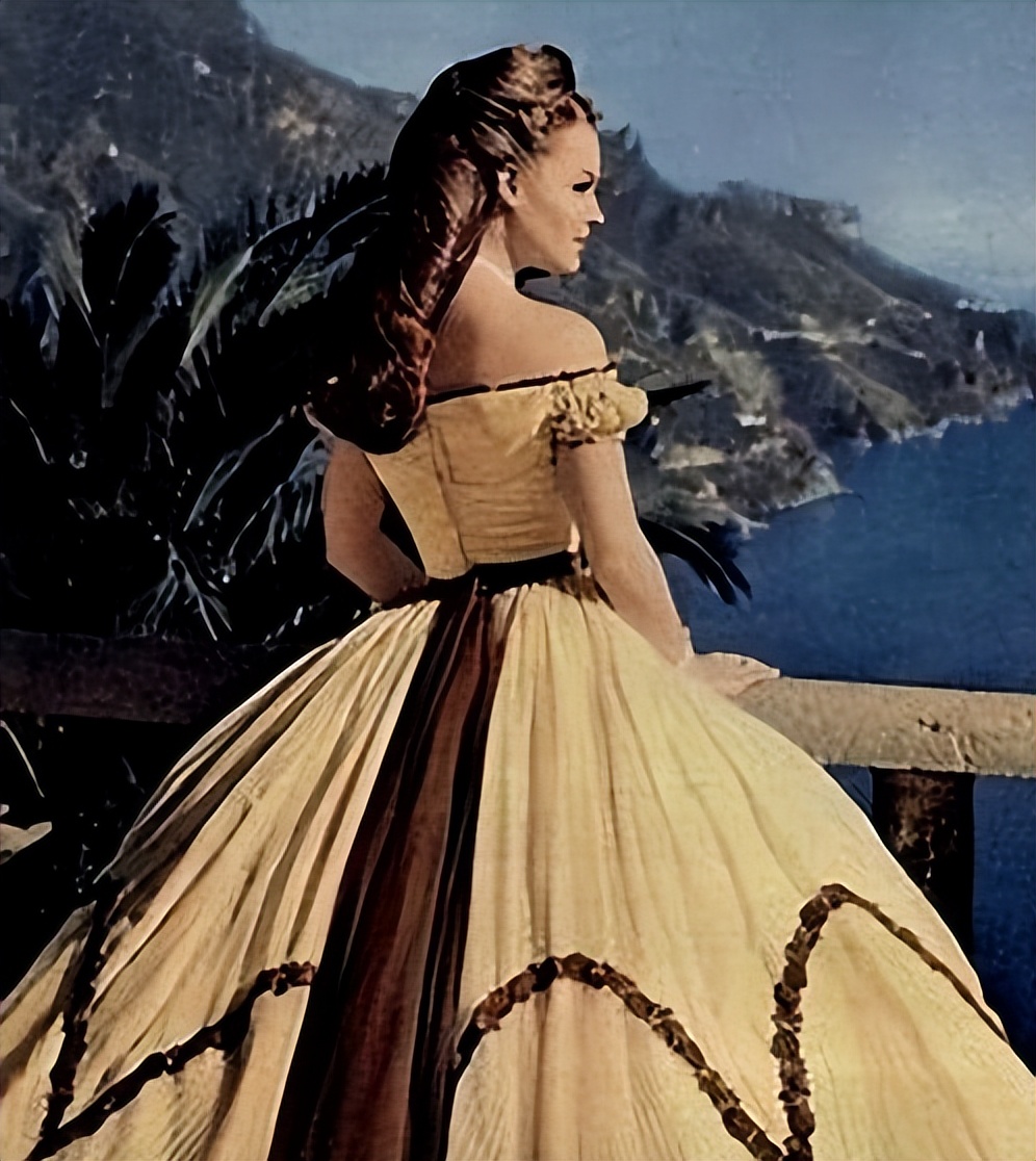 From an innocent girl to a kind queen, Princess Sissi performed a ...