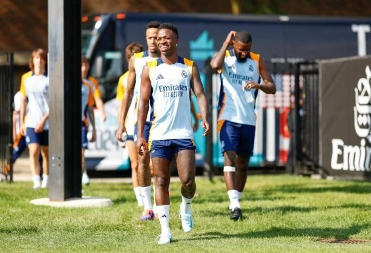 Vinicius' social media training photo: How delightful! - iNEWS