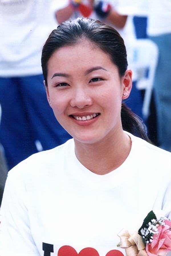 Fu Mingxia: Marrying a 26-year-old rich man and having 3 children in 5 ...