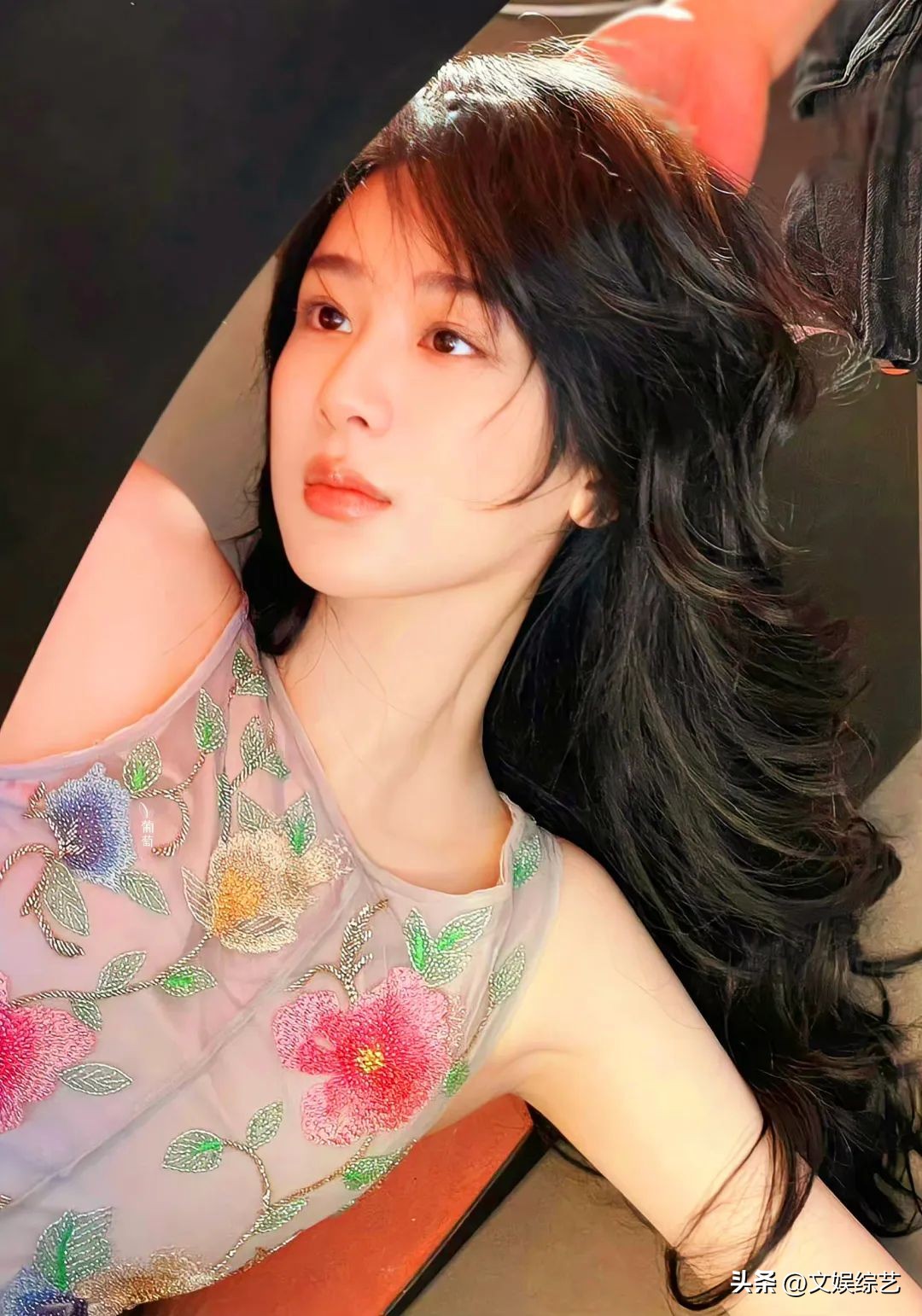 Yang Zi and Song Qian had a private date and dinner, two beauties were ...