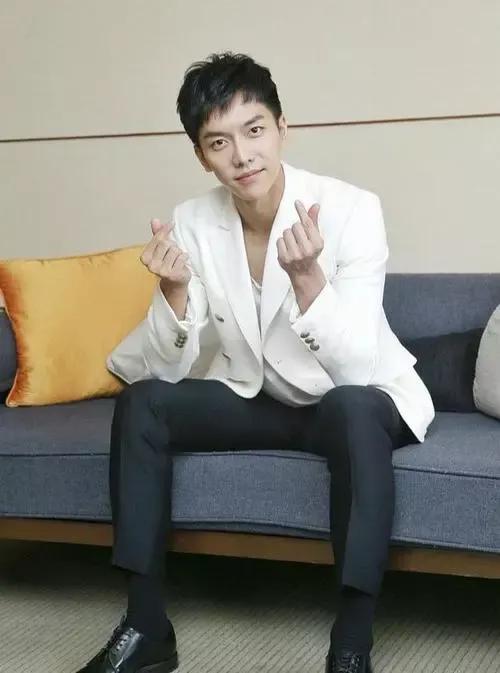 Lin Yuner and Li Zi have a relationship and are rumored to be in love ...