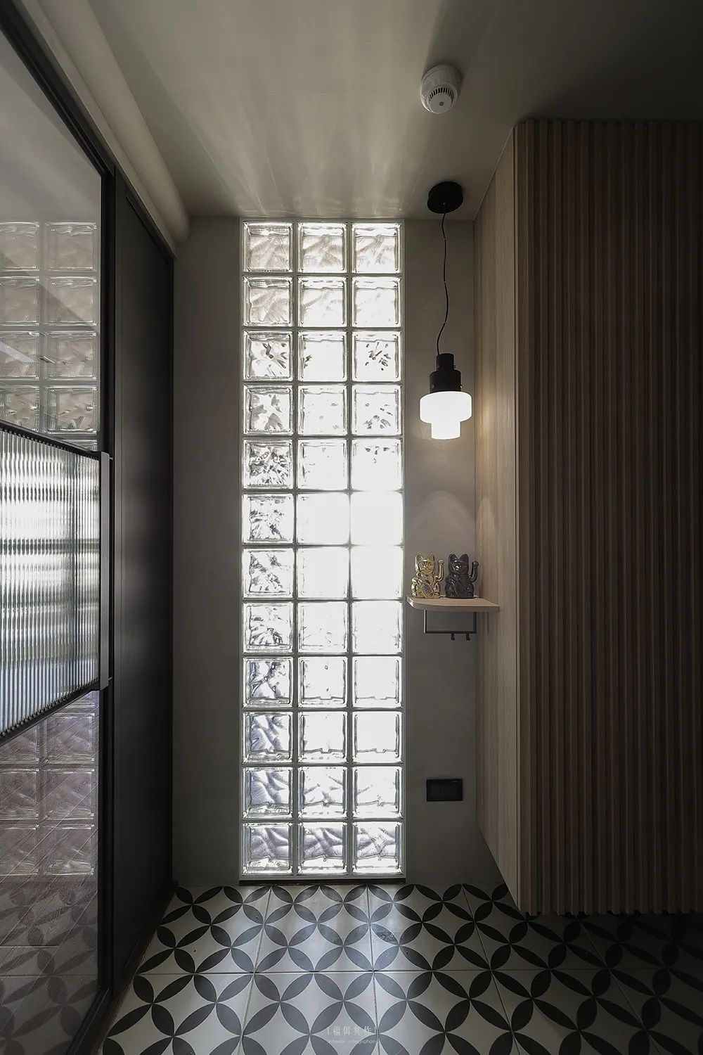 The soft arc parent-child house hidden in the city, a family of four is ...