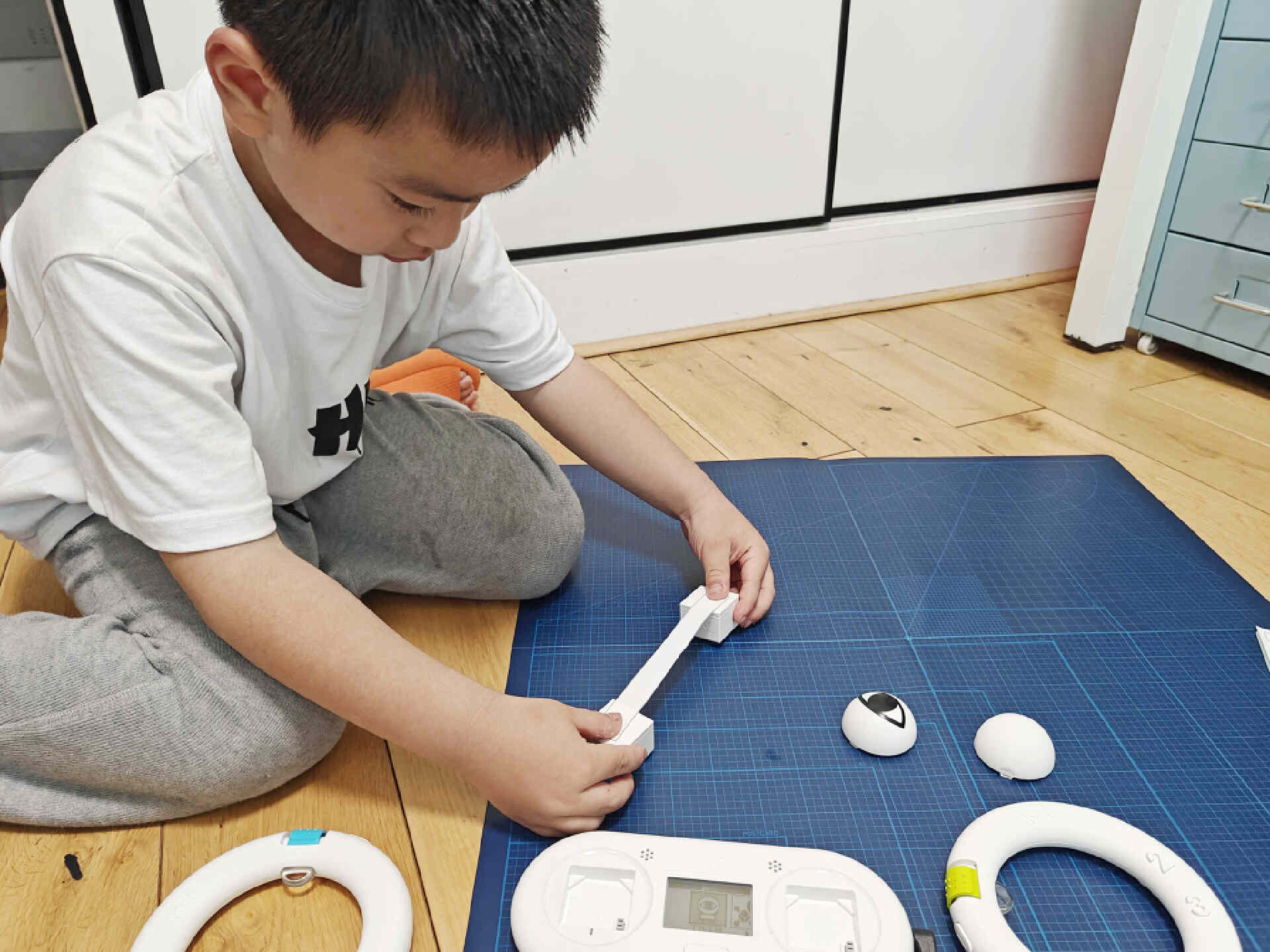 What to give for Children's Day? The Sony toio creative robot that can ...