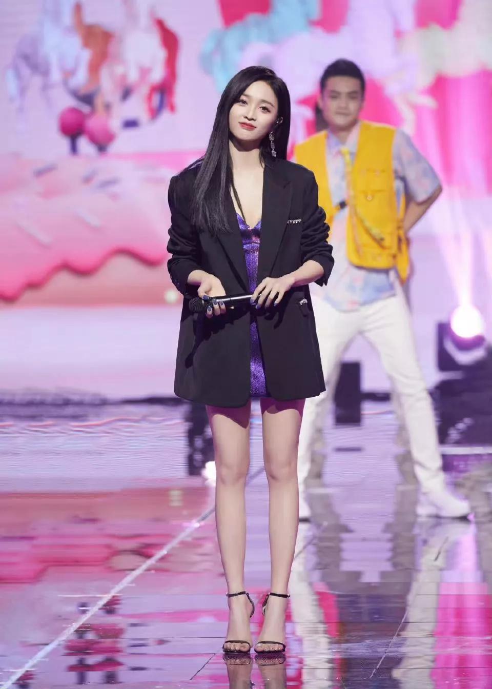 Wu Xuanyi, feet - iMedia