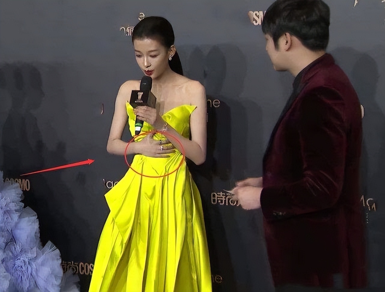 It's embarrassing for a female star to wear the wrong dress, her ...