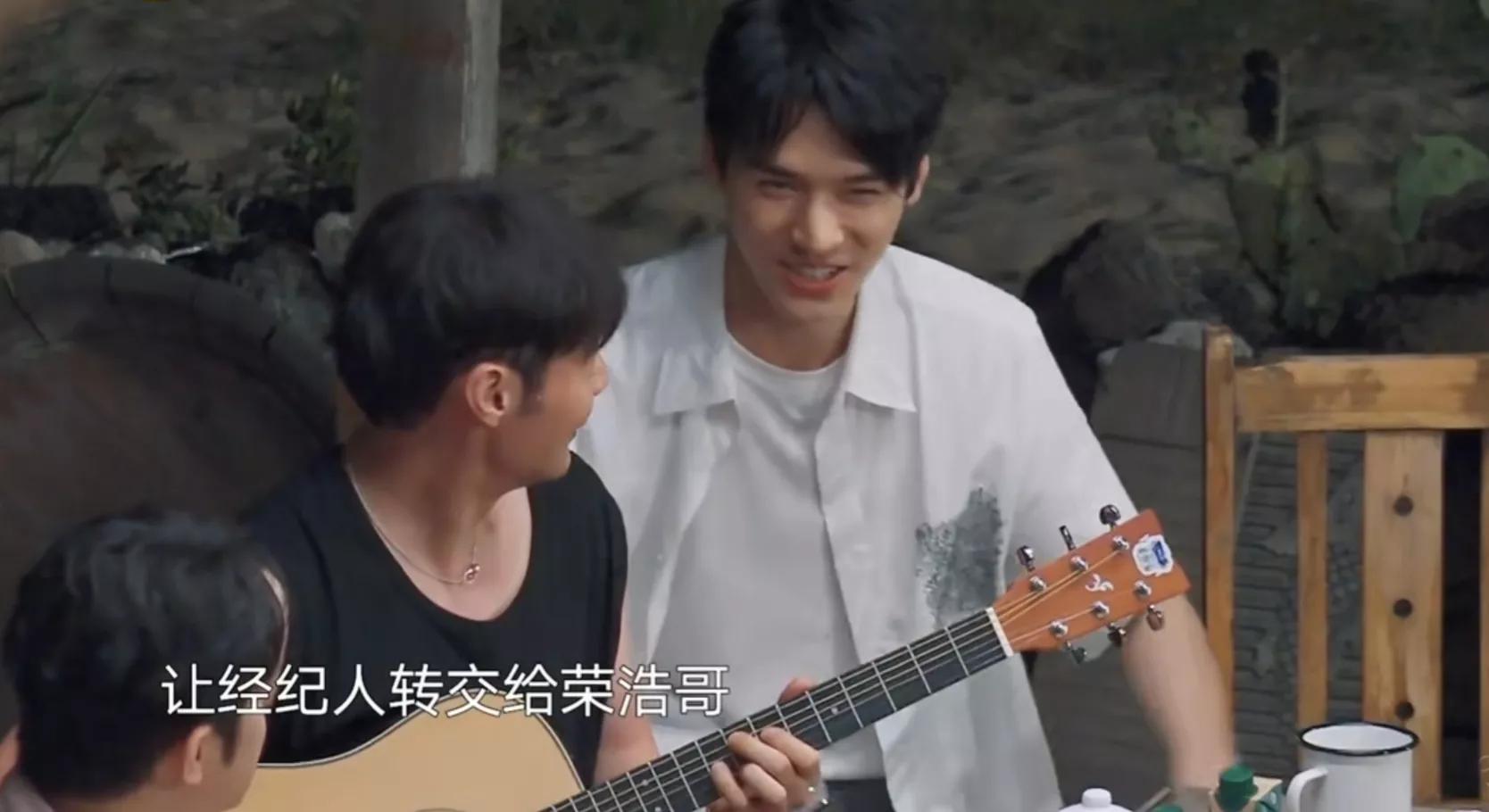 Gong Jun went to Li Ronghao's concert, and he could feel Gong Jun's ...