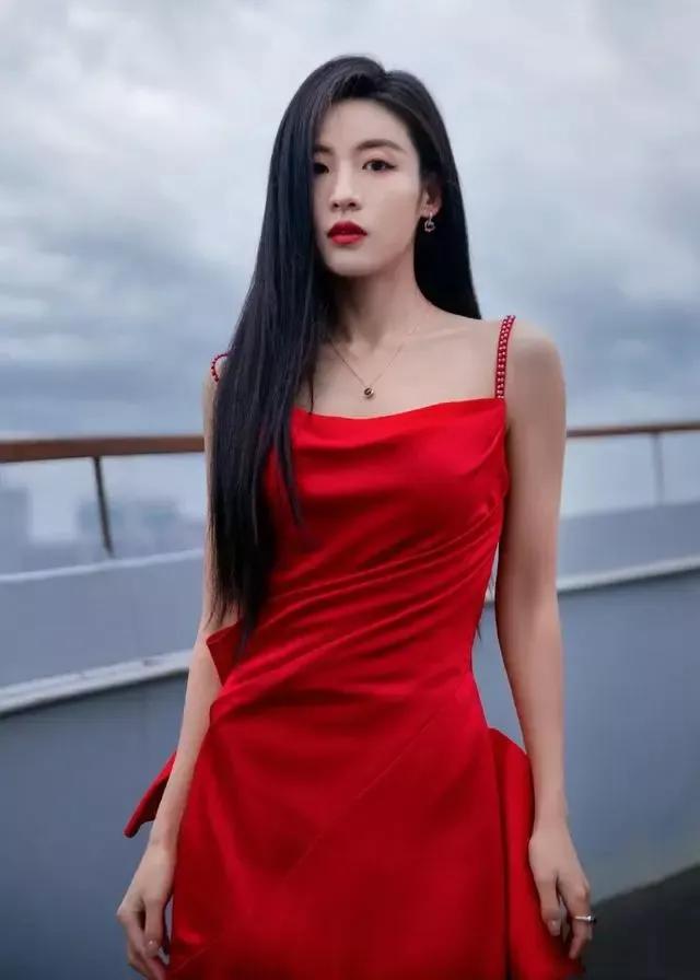 Sun Rui, a cold girl with natural beauty - iNEWS