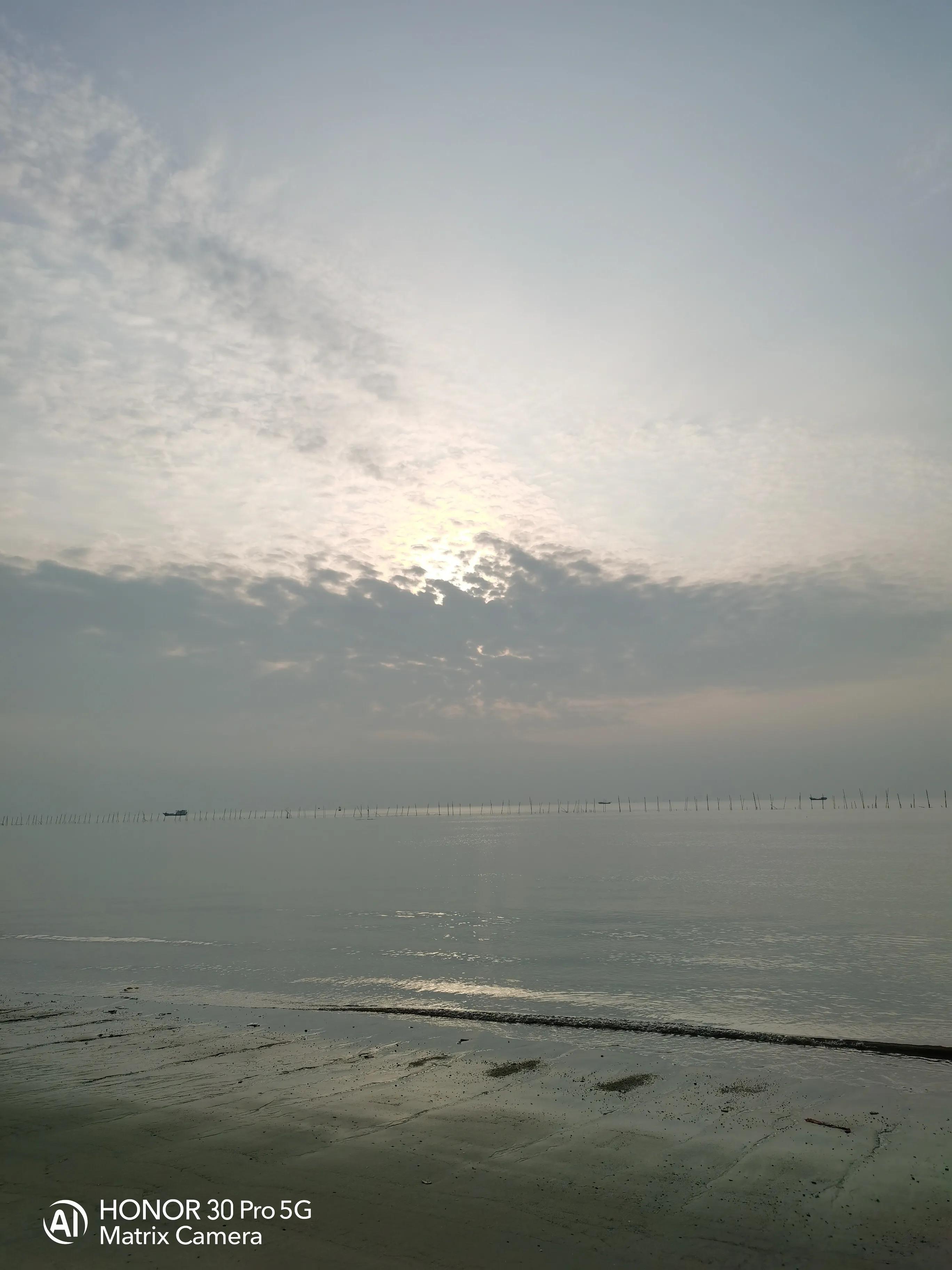 Hurrying clouds, ever-changing scenery, calm and happy heart - iNEWS