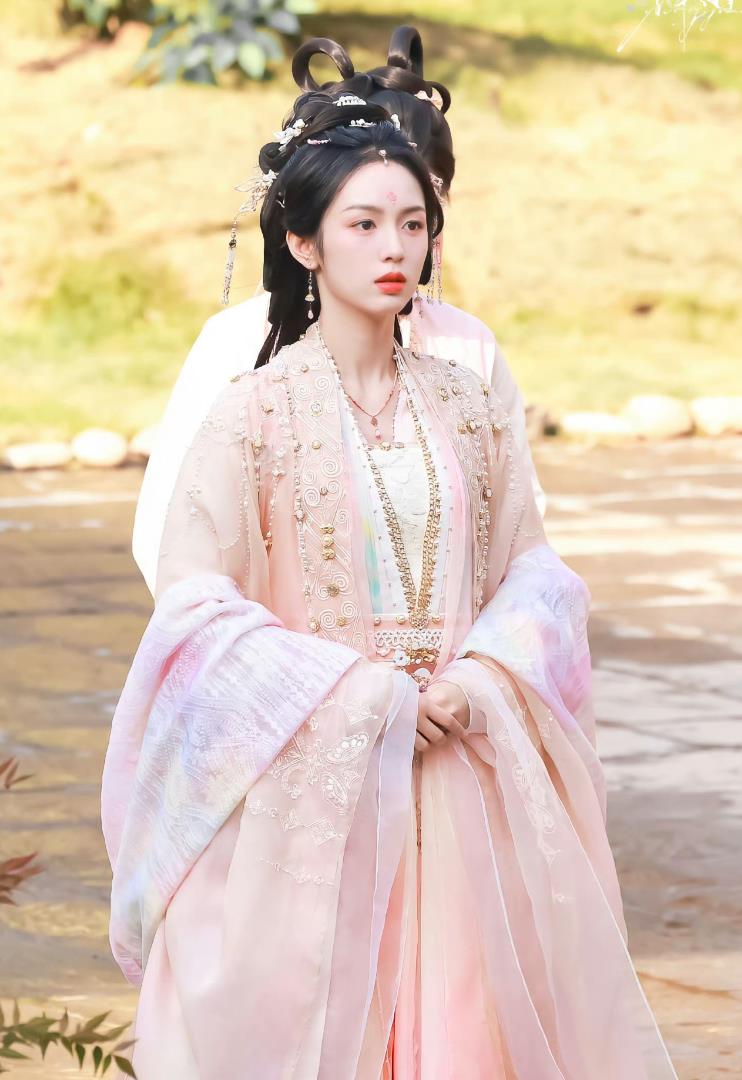 Zhou Ye: The ups and downs on the road to acting and the future - iMedia