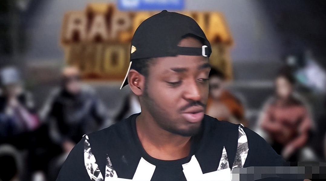 He is from Ghana, Africa. Artist Li Kui, a black man, married a beautiful woman from Chengdu and ...