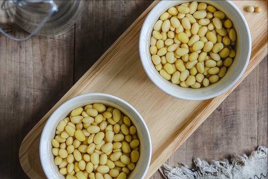 How long does it take to soak soybeans before you can make soy milk ...