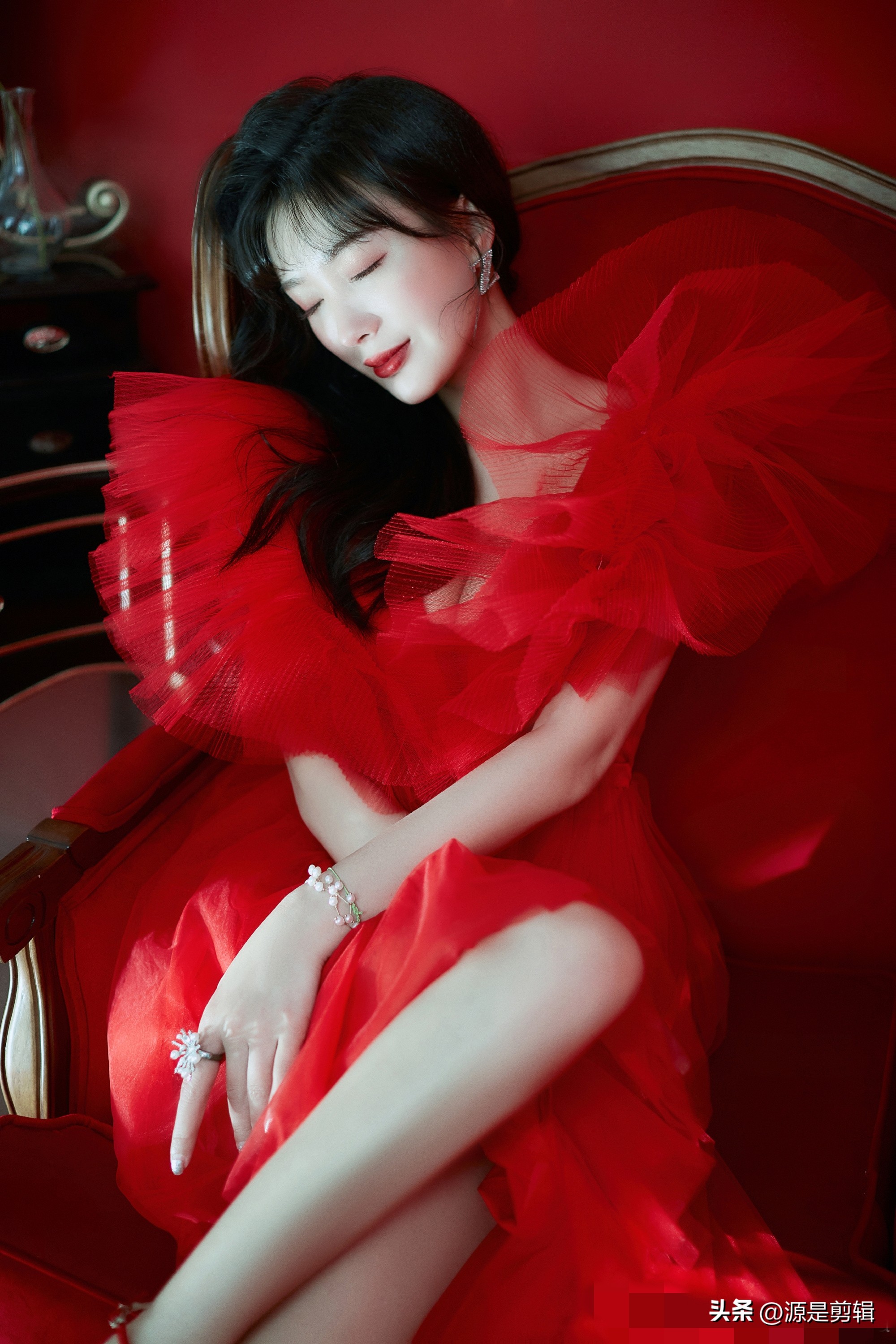 Appreciation of beautiful photos of Wang Li Danni in a sexy red dress - iMedia