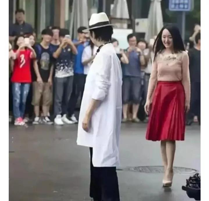 Brigitte Lin and Yang Yuying took a photo together, the temperament gap ...