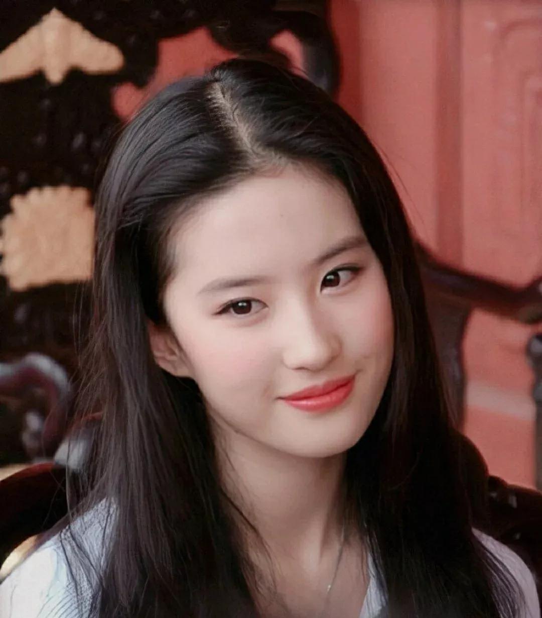 Little Gossip, Liu Yifei, Luo Jin, Zeng Shunxi - iNEWS