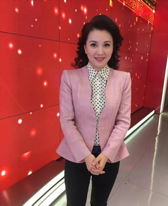 CCTV beauty Meng Tong - iNEWS