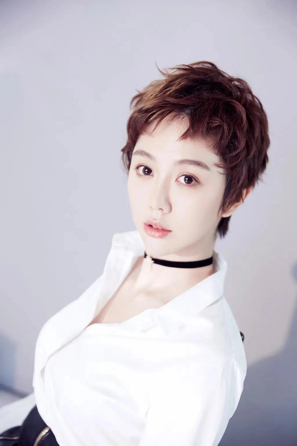 Jiang Yan is so beautiful - iNEWS