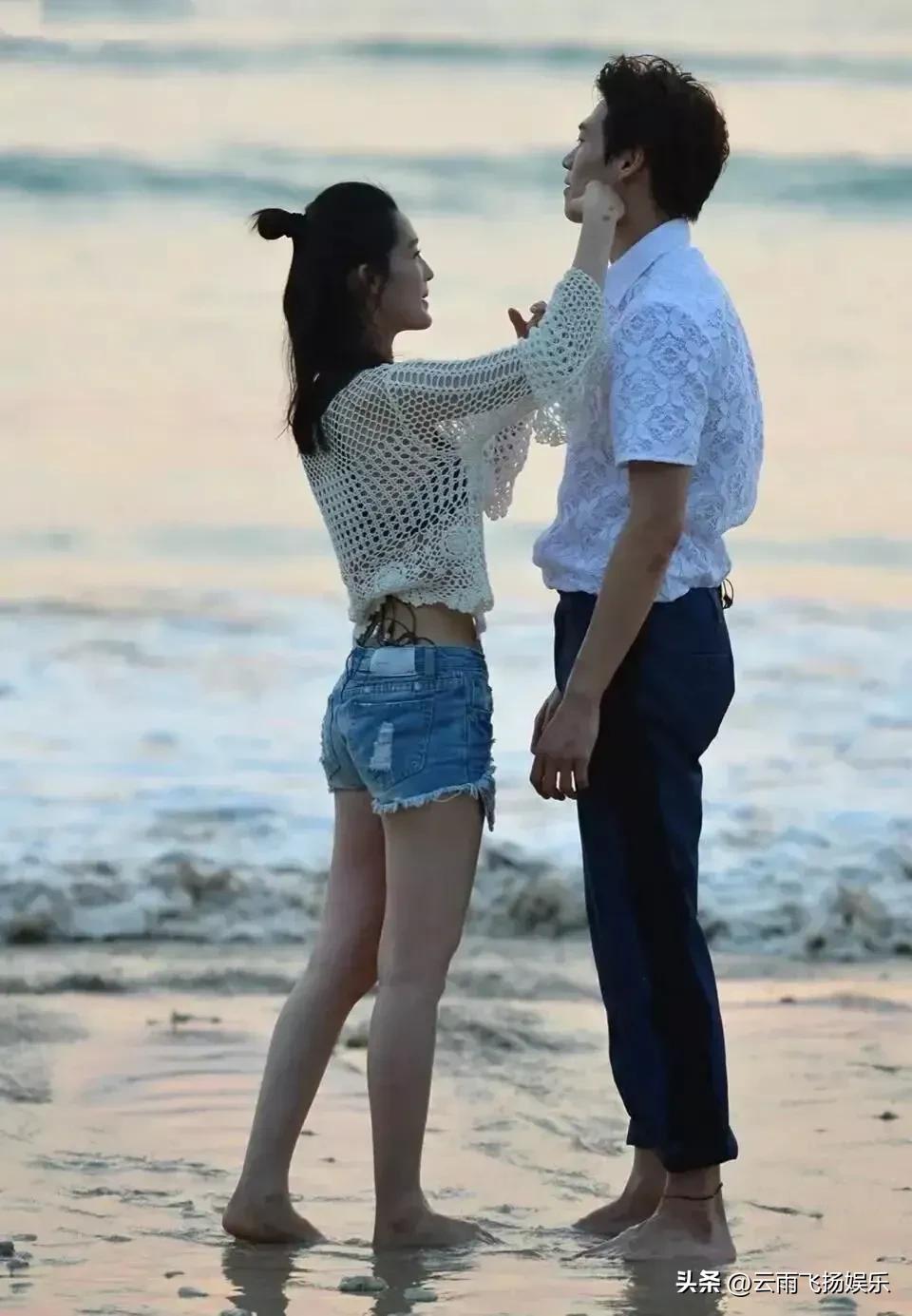 Photos of Li Qin playing at the beach - iNEWS
