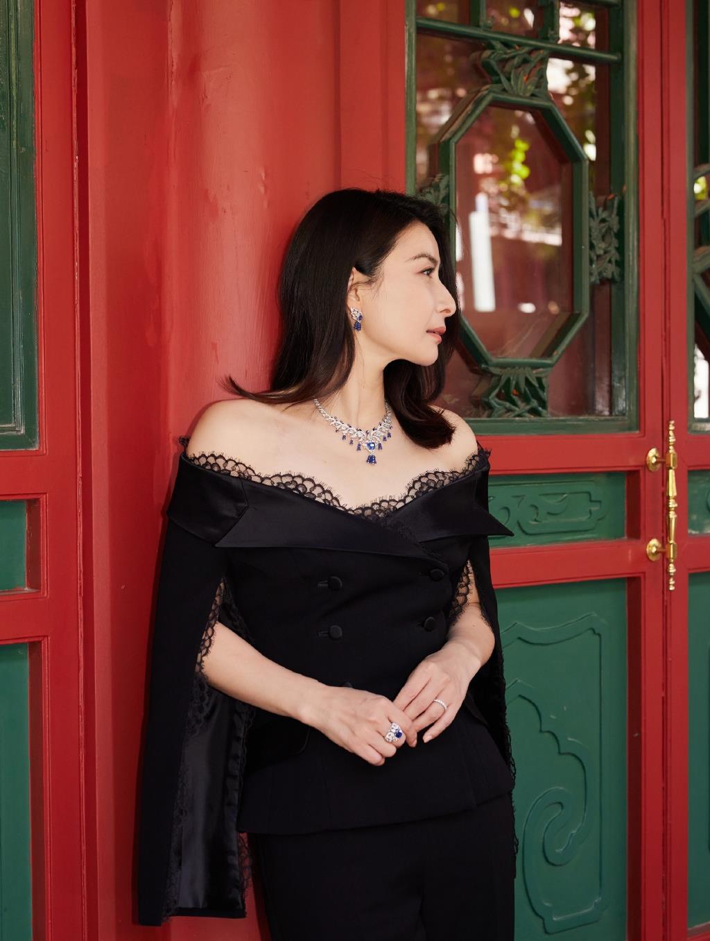 Guo Jingjing's style is revealed! Wear sapphire rings, sapphire ...