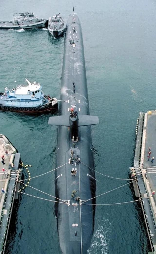 USS Alaska, the third Ohio-class ballistic missile submarine of the US ...
