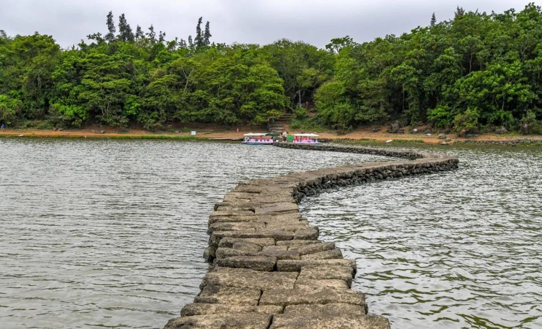 Check out the beauty of the "Snake Bridge" in Qiongshan, and you should ...