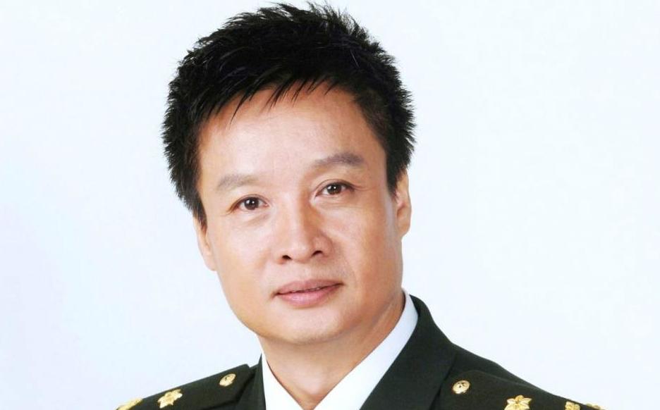 Yan Weiwen: Marry the girl he fell in love with at the age of 15, and ...