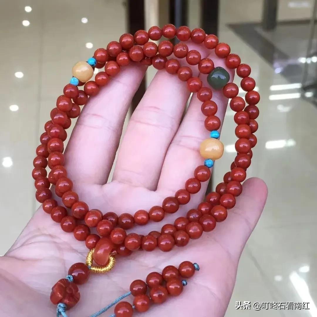 Dozens of groups of southern red agate can be photographed at will, and ...