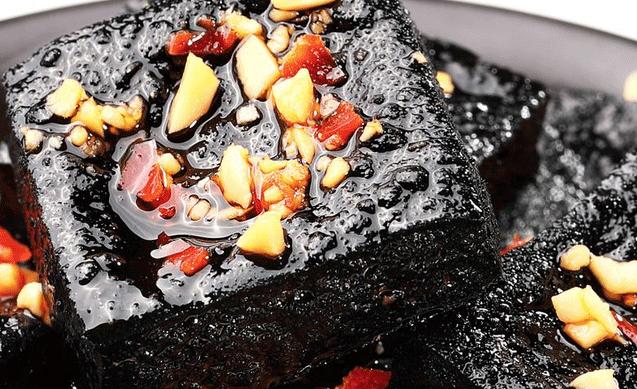 Why is stinky tofu so stinky?It is said to be soaked with "feces ...