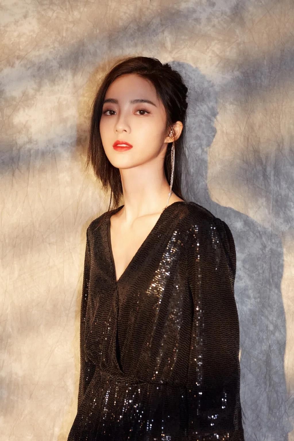 Wan Peng, the goddess of temperament with both appearance and strength ...