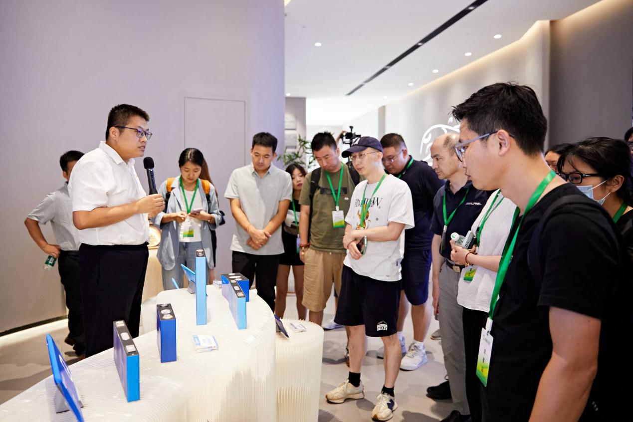 The first solid-state battery production car will be launched next year ...