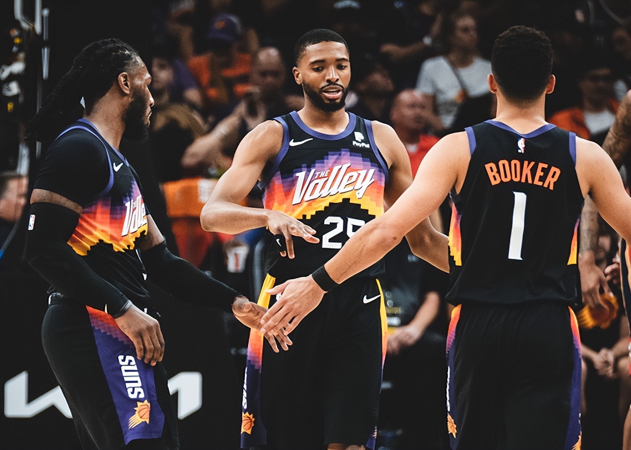 Boom 76+20+20!Paul Booker is crazy, Ayton has both joys and worries ...