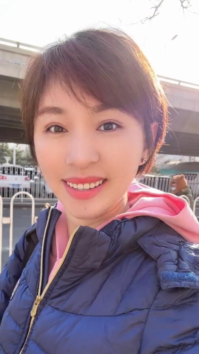 54-year-old Mao Ning played with Ouyang Xiadan, his face was tense and ...