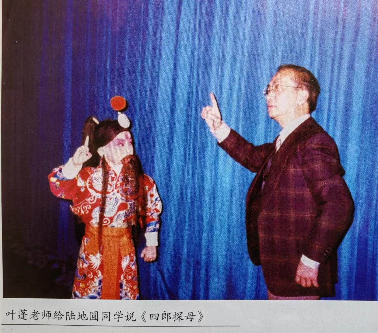 Mr. Ye Shenglan's Two Young Masters: Peking Opera Elite - iNEWS