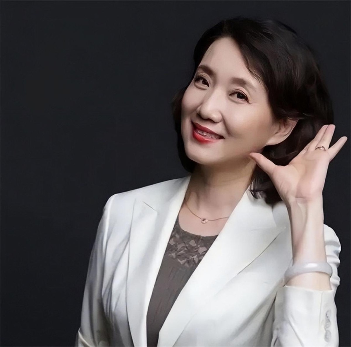 CCTV "Chief Female Anchor" Li Xiuping: Remarried at the age of 42 and ...