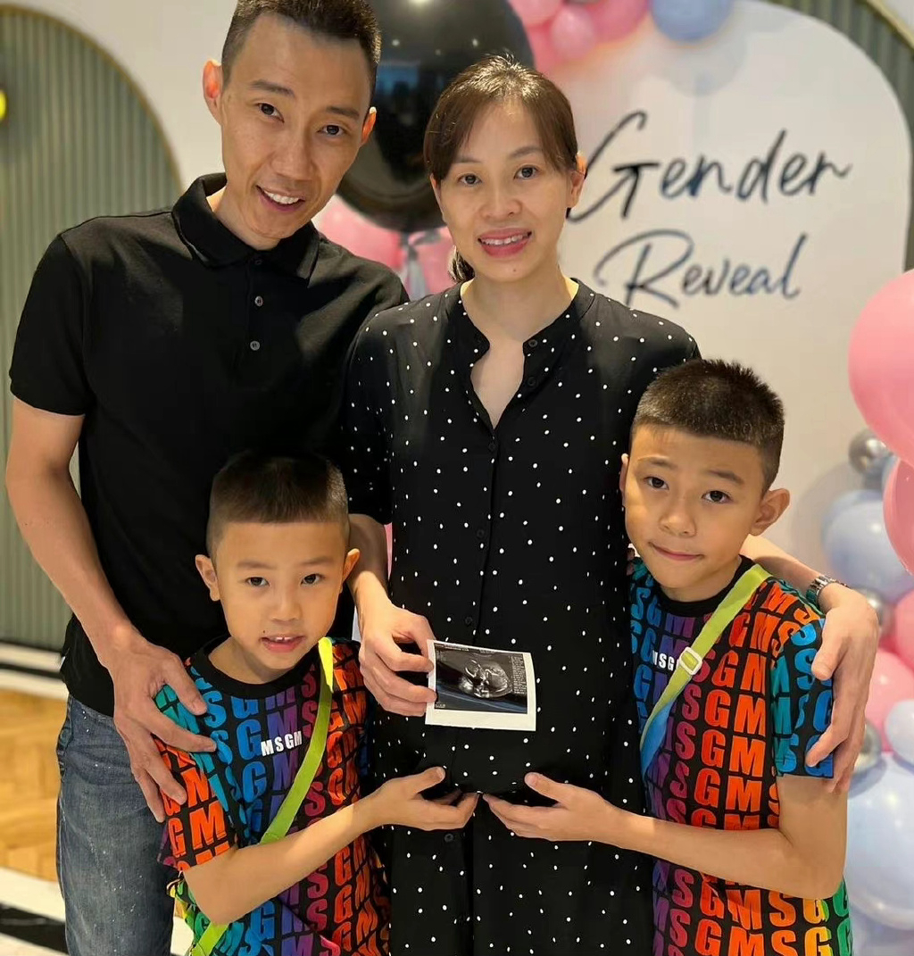 Li Zongwei's family portrait, the weight loss is obviously worrying ...