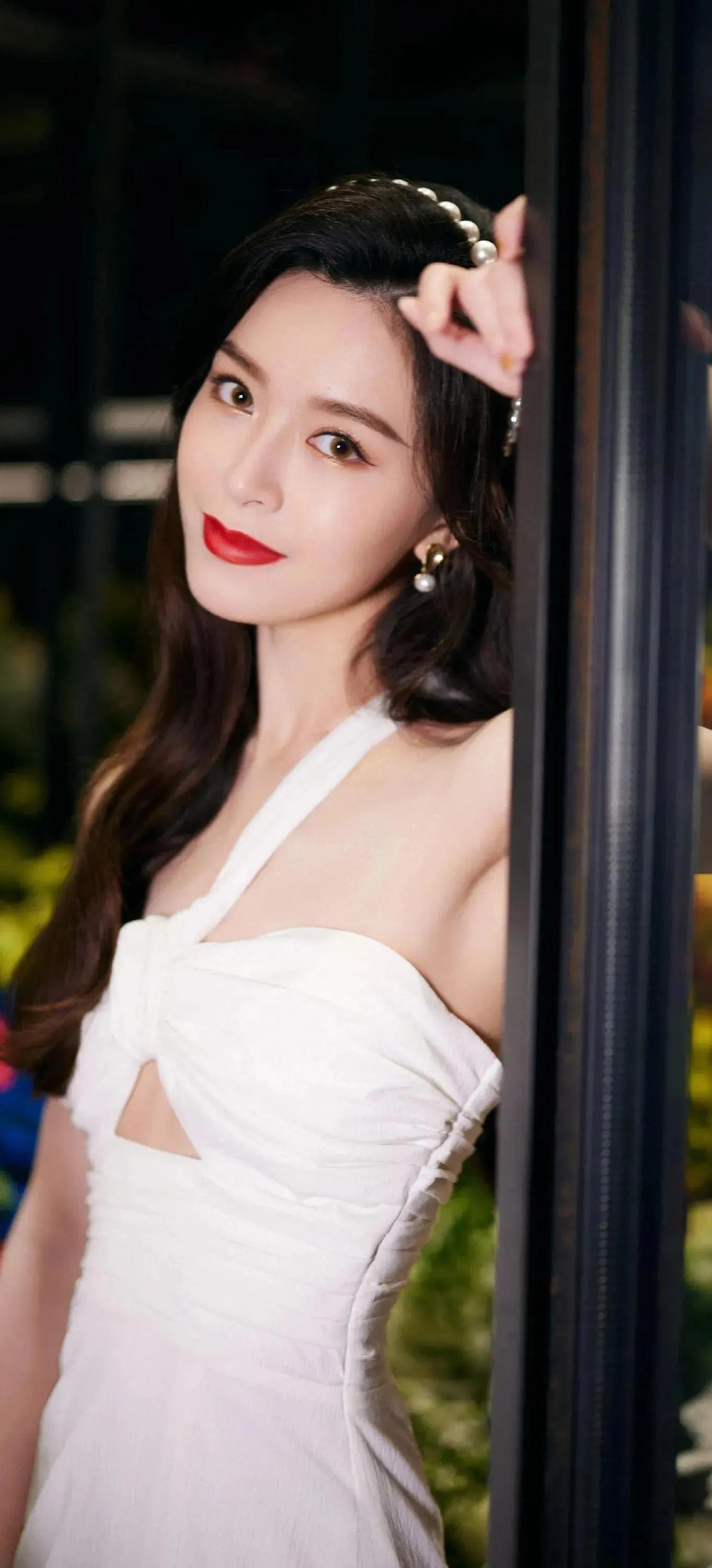 "Sister Hong Kong Fan Wen Yong Shan" - iNEWS