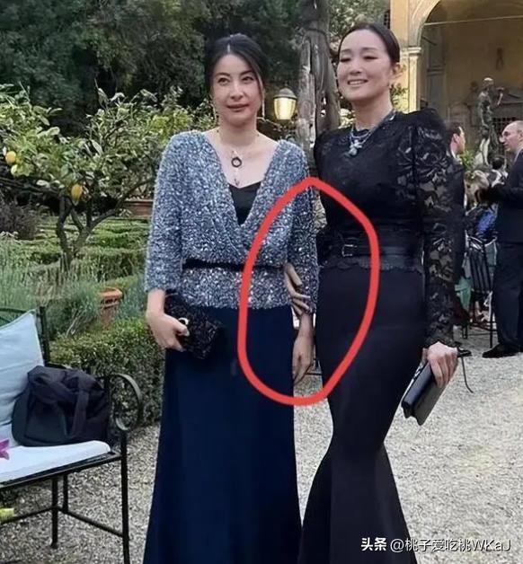 From the photo of Guo Jingjing and Gong Li this night in Italy, it can ...