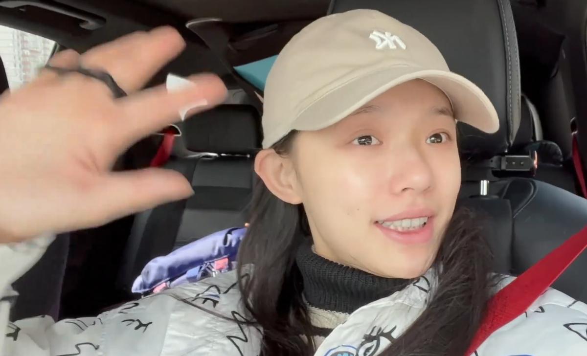 "Star girl" Lin Yun skiing without makeup!Wearing leggings with slender ...